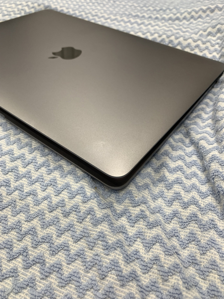 Macbook 2020 Intel core i3 8/256, 204 циклов заряда.