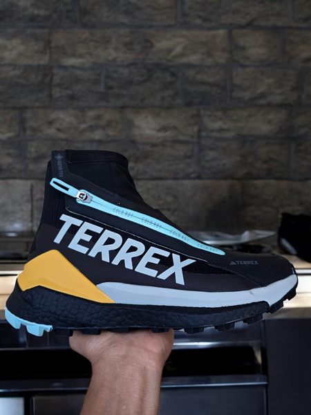 Продам ботинки Adidas Terrex Free Hiker 2 Gore-Tex (размер 43)\\nПродаю