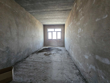 3 xonali 100m² 5-qavat sotiladi.