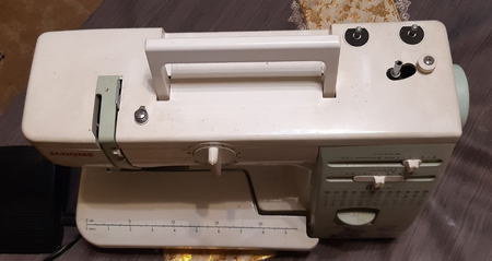 Швейная машинка Janome.