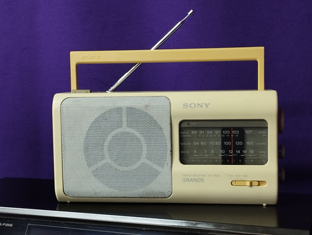 Радио Sony ICF-780S в отличном состоянии. Работает отлично