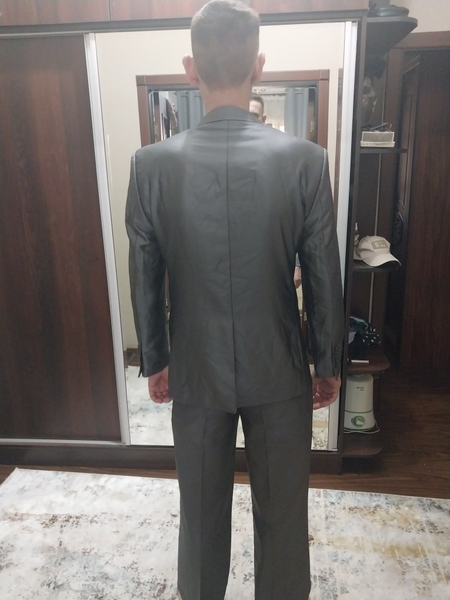 Продам мужские костюмы пиджаки недорого