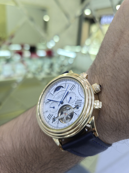 Максимально крупные в диаметре Cartier 48мм, для крупных мужчин