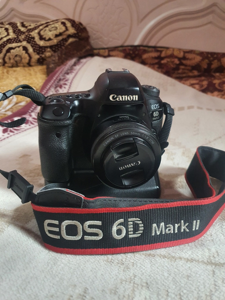 Canon 6D mark 2 sotiladi + 2ta obyektiv bilan