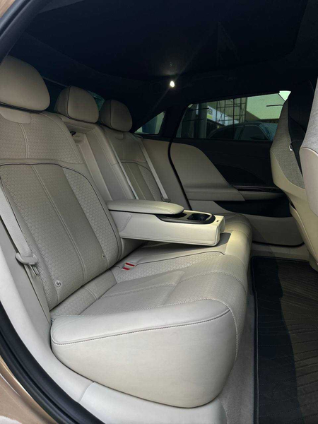 В продаже в автосалоне FELIX
MOTORS:  Lucid Air