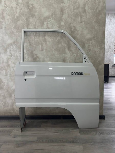 Damas o'ng taraf eshik