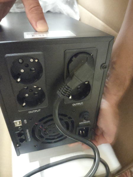 Бесперебойный источник питания UPS EA 2300 LCD
