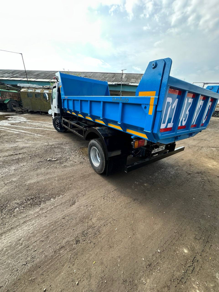 Isuzu Самосвал