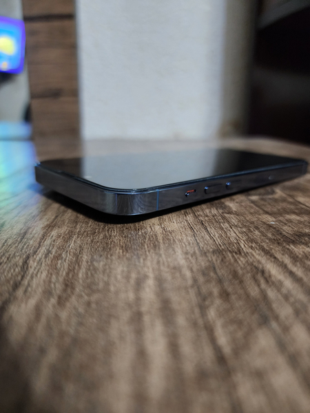 iPhone 13 pro                                         .