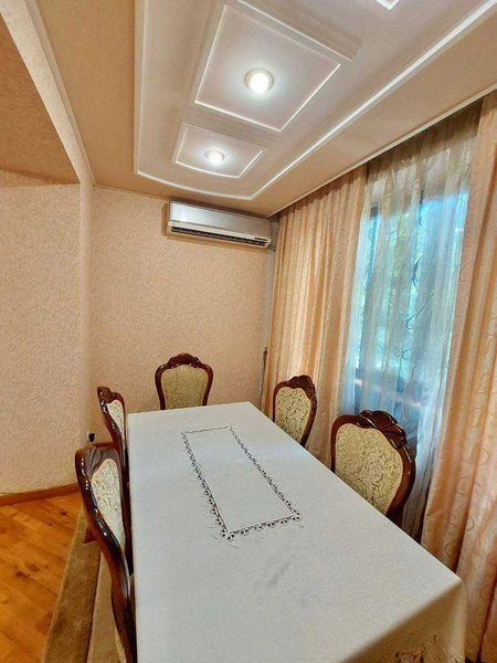 Сдается в аренду 2 комнатная квартира метро Ойбек 80 м.кв.