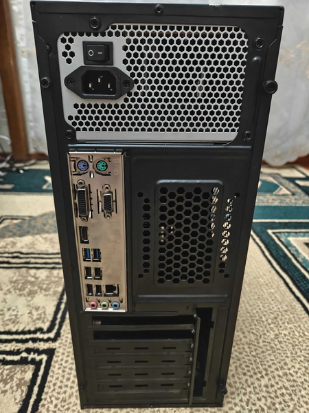 Продается кейс i3-7100\8GB\SSD 120GB