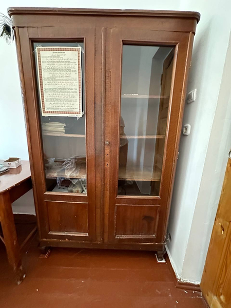 Шкаф книжный, из дерева