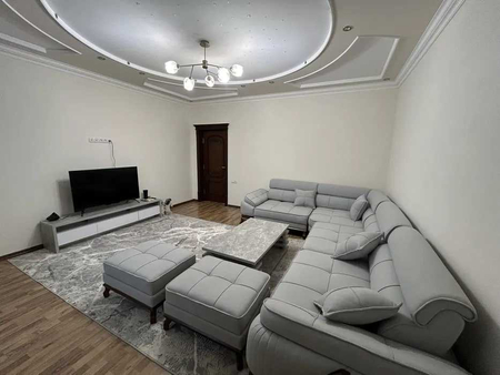 #150 Сдаётся  3/6/9  Алайский базар, 17 школа.Спокойный двор. Метро