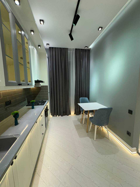 Люкс 2-комн. квартира 60 м², кирпич, центр, метро Минор, Под Аренду