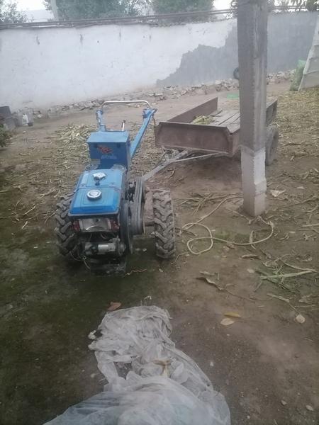 Motoblok sotiladi