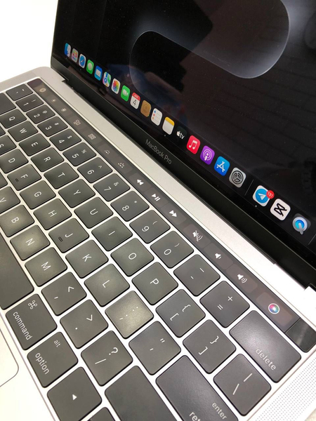 Macbook pro 2017/2016 13inch Retina 16/1tb Touch Bar