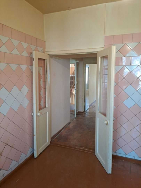 Продается квартиры 2/2/5 на Юнусабадском районе 18 й кв (J2204)
