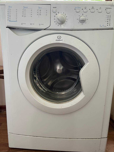 Продаю стиральную машинку INDESIT