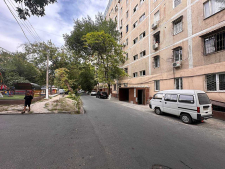 2 Комнатная в центре у метро. Дархан . Срочно 96.000 с ремонтом {kos}