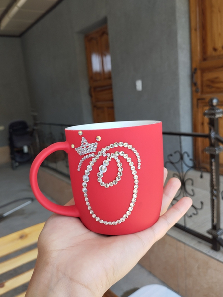 Продаю кружки для подарка, ч камушками Сваровский.