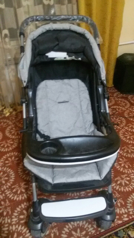 Bolalar kolyaskasi xolati yangi