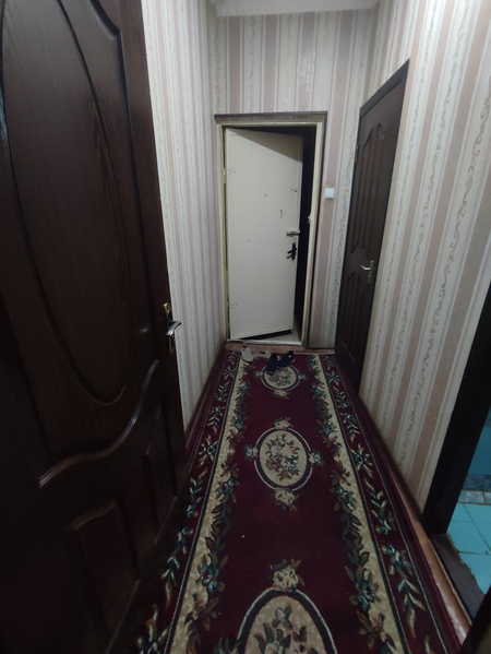 Chilonzor 20 kvartal 200 Maktab oldida 2/1/4 sotiladi ozimi uyim