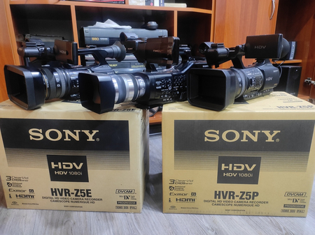 Sony Z5 2 ta  va Sony NX EA50 sotiladi