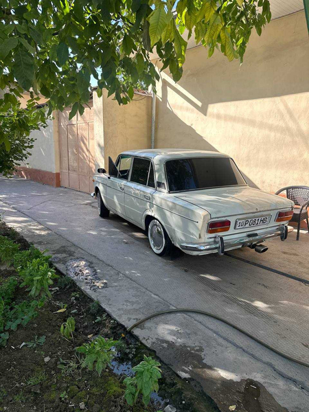 Jiguli 2103 sotiladi