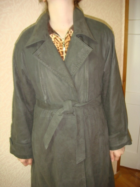 Продам Кожанный женский плащ (Корея). Абсолютно новый.