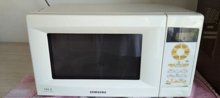 Микроволновая печь SAMSUNG G273VR, отличное состояние, своя
SAMSUNG G2