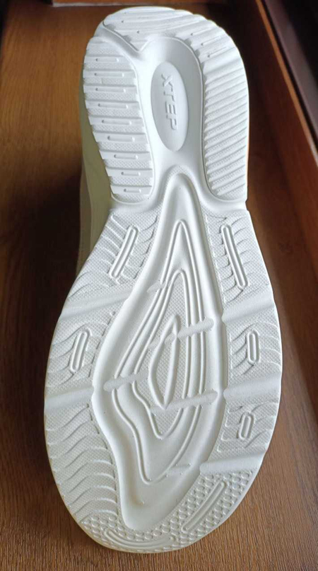 Продаю свои новые кроссовки XTEP (оригинал), размер 40, унисекс