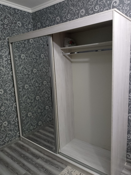 Продам мебель для спальни шкаф и трюмо