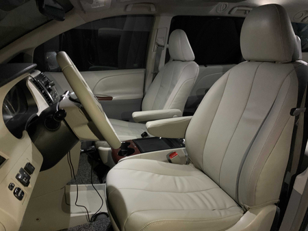 Срочно Продаю TOYOTA Sienna 2011