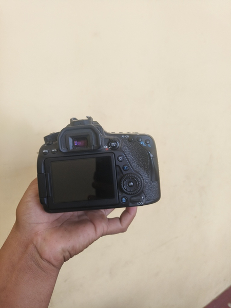 Canon 80 d sotiladi