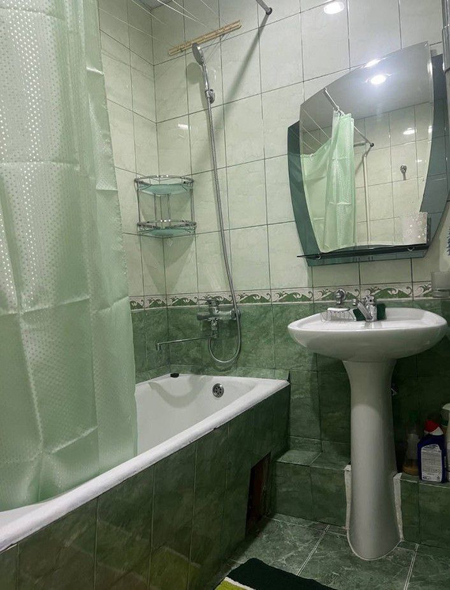 Shaxriston metrosi oldida 2/5/9 60m² boʻlgan shinam kvartira ijaraga