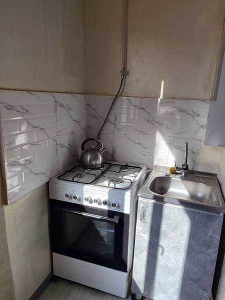 м.Буюк Ипак Йули Буз Базар Анор банк 1-комн 3/4 23 м² кирпич косметика