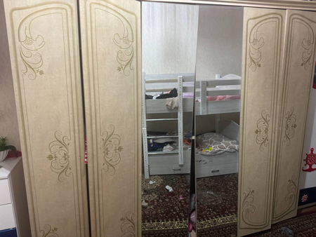 Продается шкаф и комод для спальни уместен небольшой торг