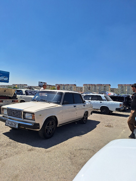 Vaz 2107 sotiladi