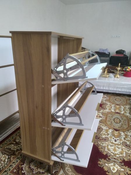 Продаётся Мебел под обувь     Oyoq kiyim uchun mebel  Sotiladi