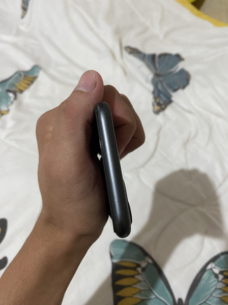 Iphone-11  rangi qora
