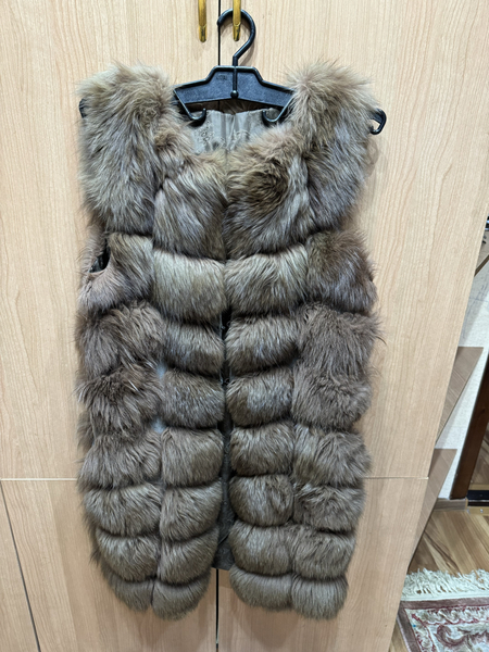 Меховая жилетка