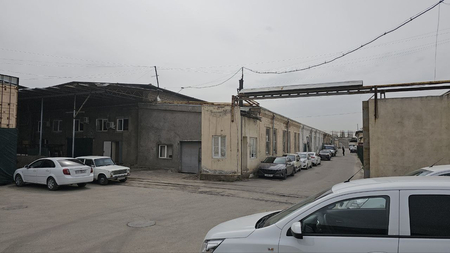 Продаётся производственной здание склад Жоме куруг 2400кв.м.
