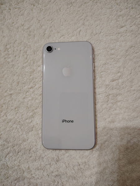 IPhone 8   64GB IDEAL