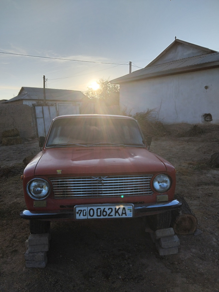 Lada 21011 sotiladi