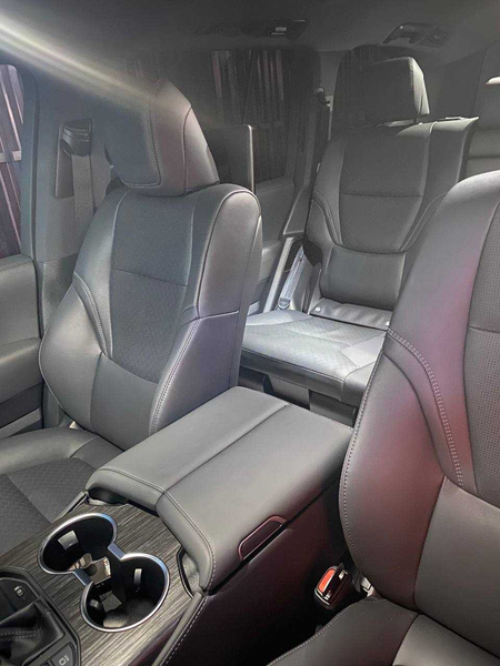 В отличном состоянии TOYOTA LAND CRUISER 300ZI 2022 г.в.