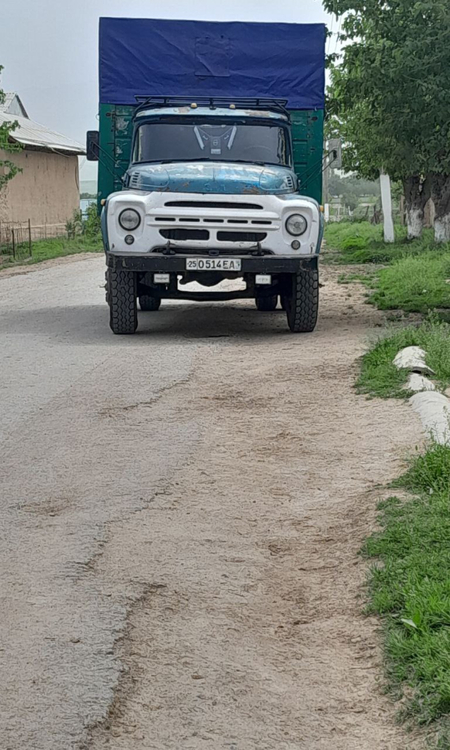 Zil 130.    Zil 130