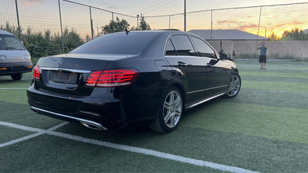 Mersedes Bens W212 sotiladi sroshni