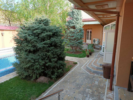 Продается дом 2 уровень Янгиабад 4 соток 8 комнат
Янгиобод