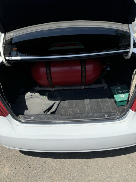 lacetti 1.8 sotiladi