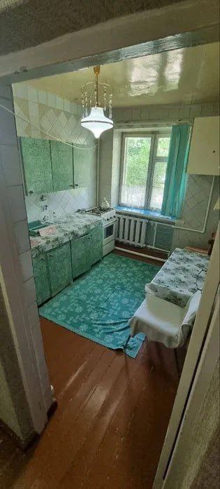 Uy sotiladi yakkasaroy salamatina 1 xona 1 etaj